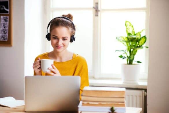 How to Become a Transcriptionist From Home - 4 Simple Steps